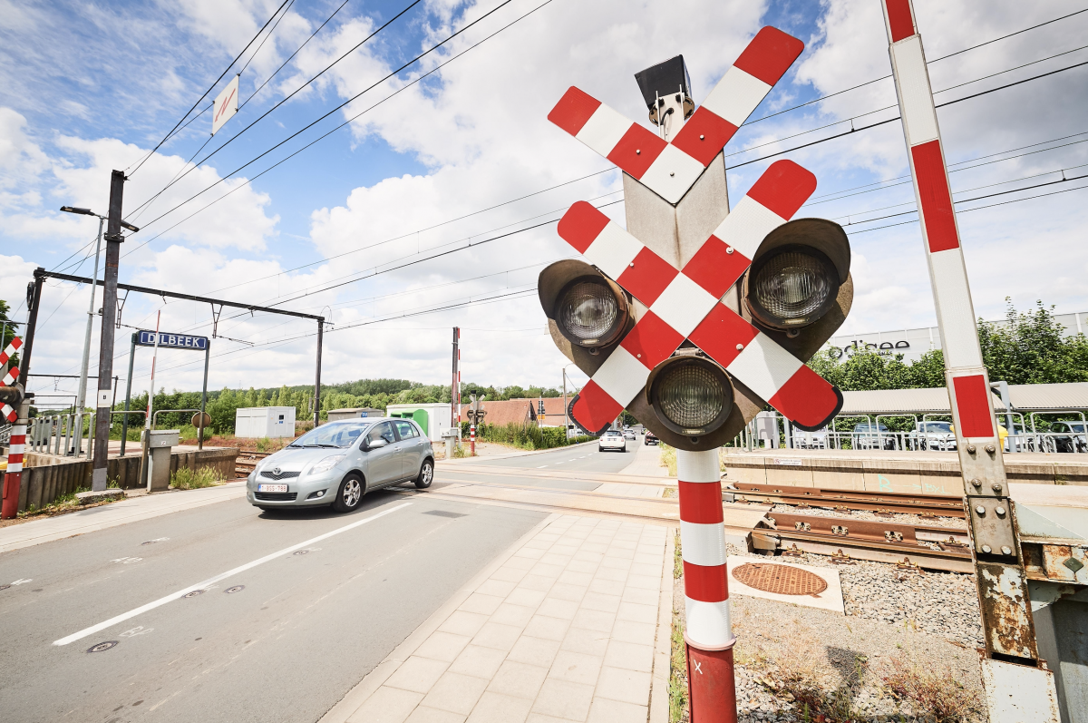 Hou de overweg vrij! Infrabel